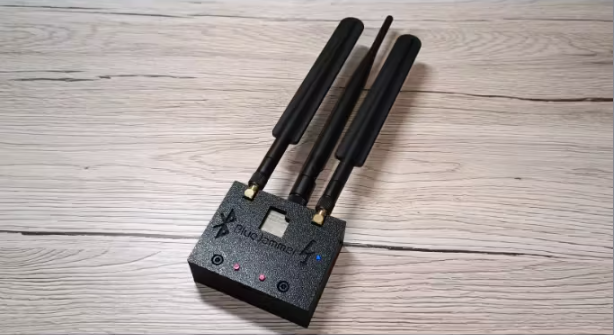 ESP-32 Killer ( Version-1 )[ 2.4ghz wifi And Bluetooth Blocker / Jammer ...